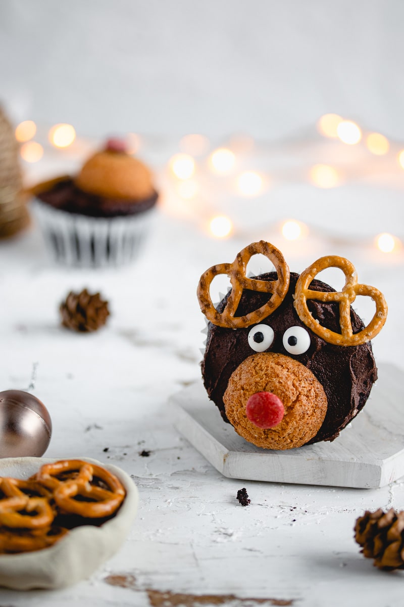 Cutest Rudolph Reindeer Cupcakes - fleurfoodie